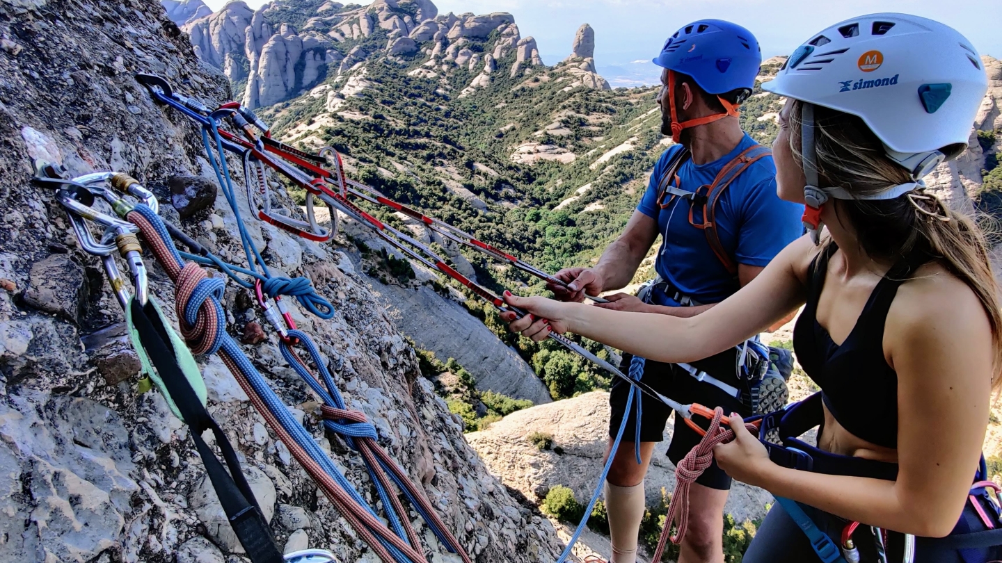 Vía Larga con guía en Montserrat | Guías de Escalada | SouthClimb